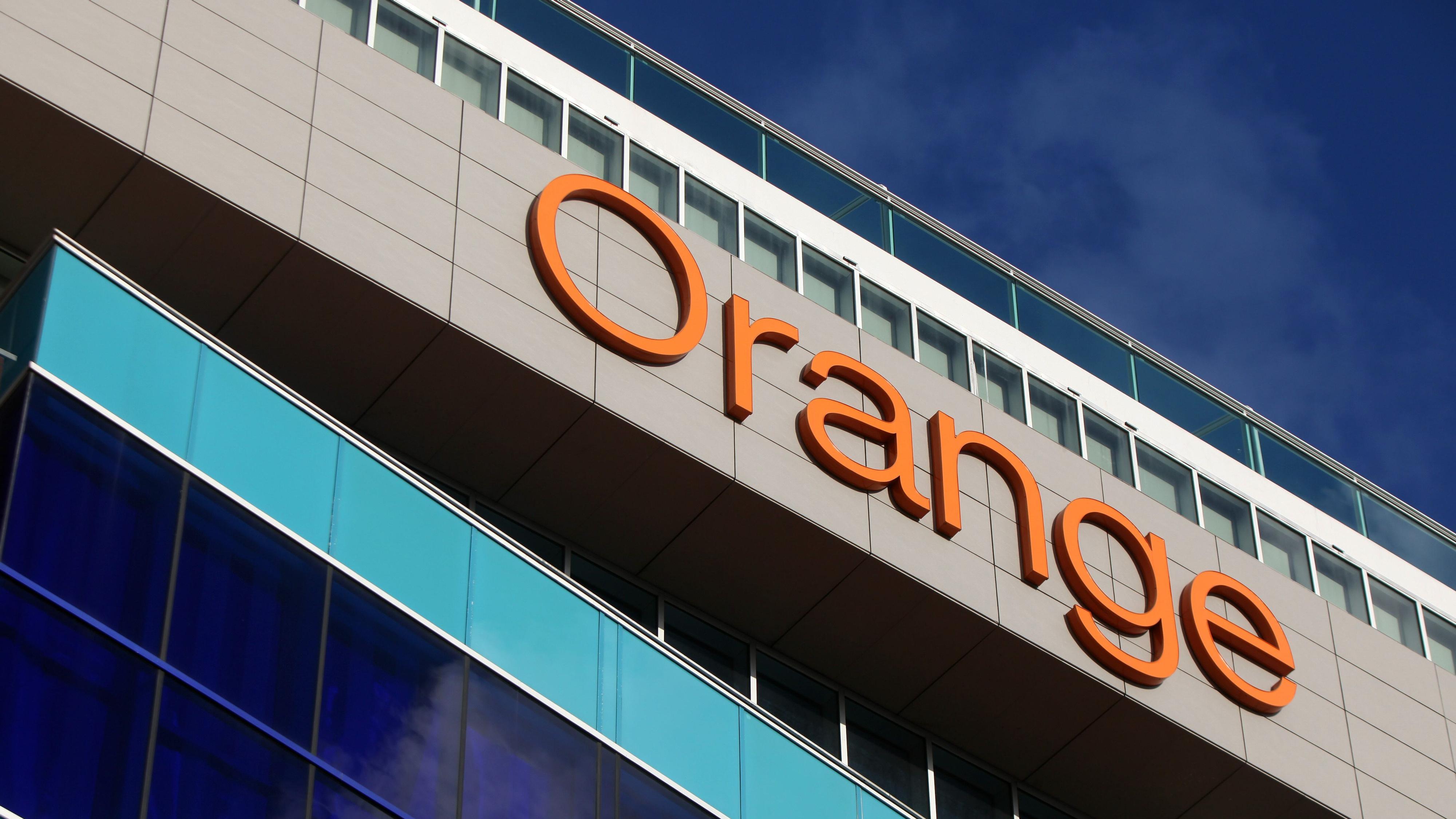 Orange anuncia un acuerdo no vinculante para comprar el 50% de ...