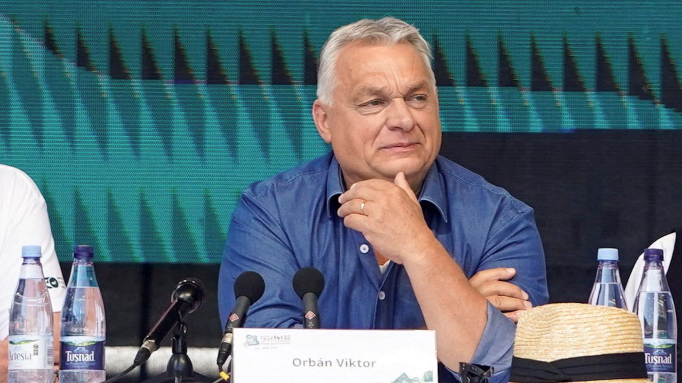 Sharon stone nuda she met me in the bar at the inn, and I