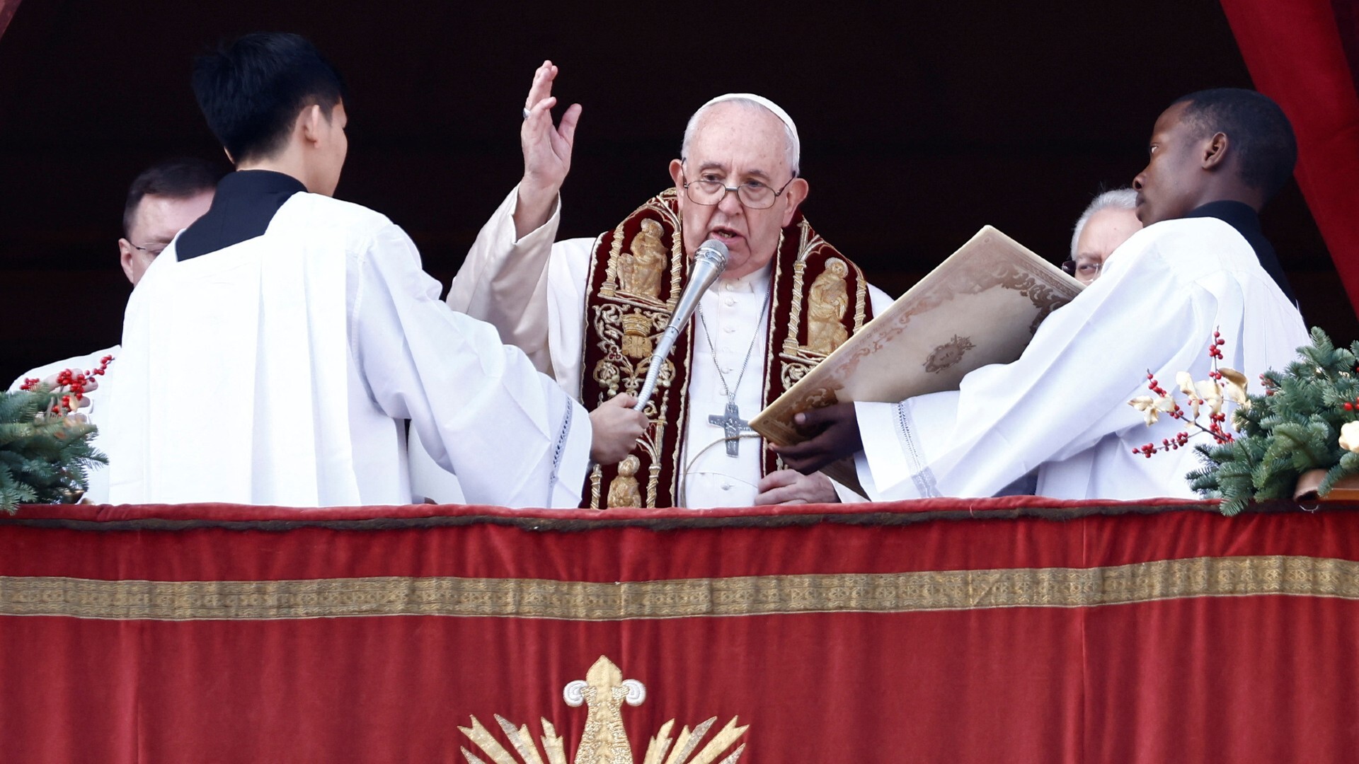 El papa pide que se ponga fin a la "insensata" guerra en Ucrania