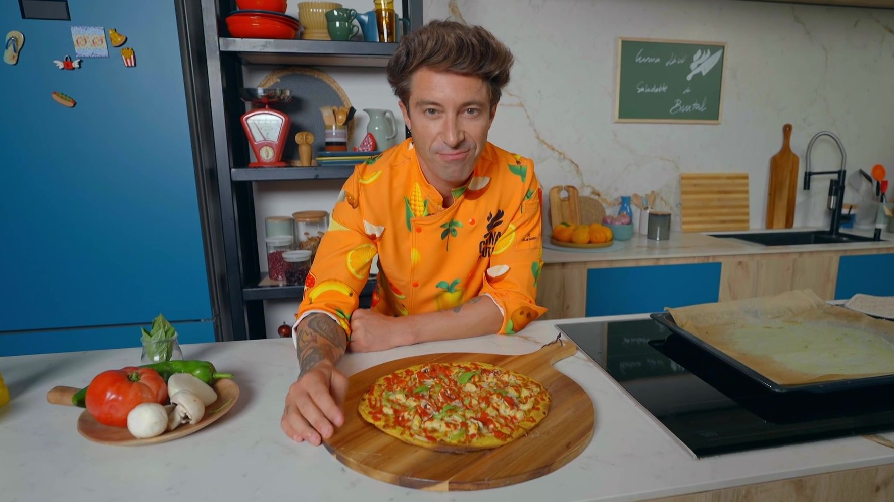 El Chef Bosquet posa un toc de curri a la pizza de cigrons