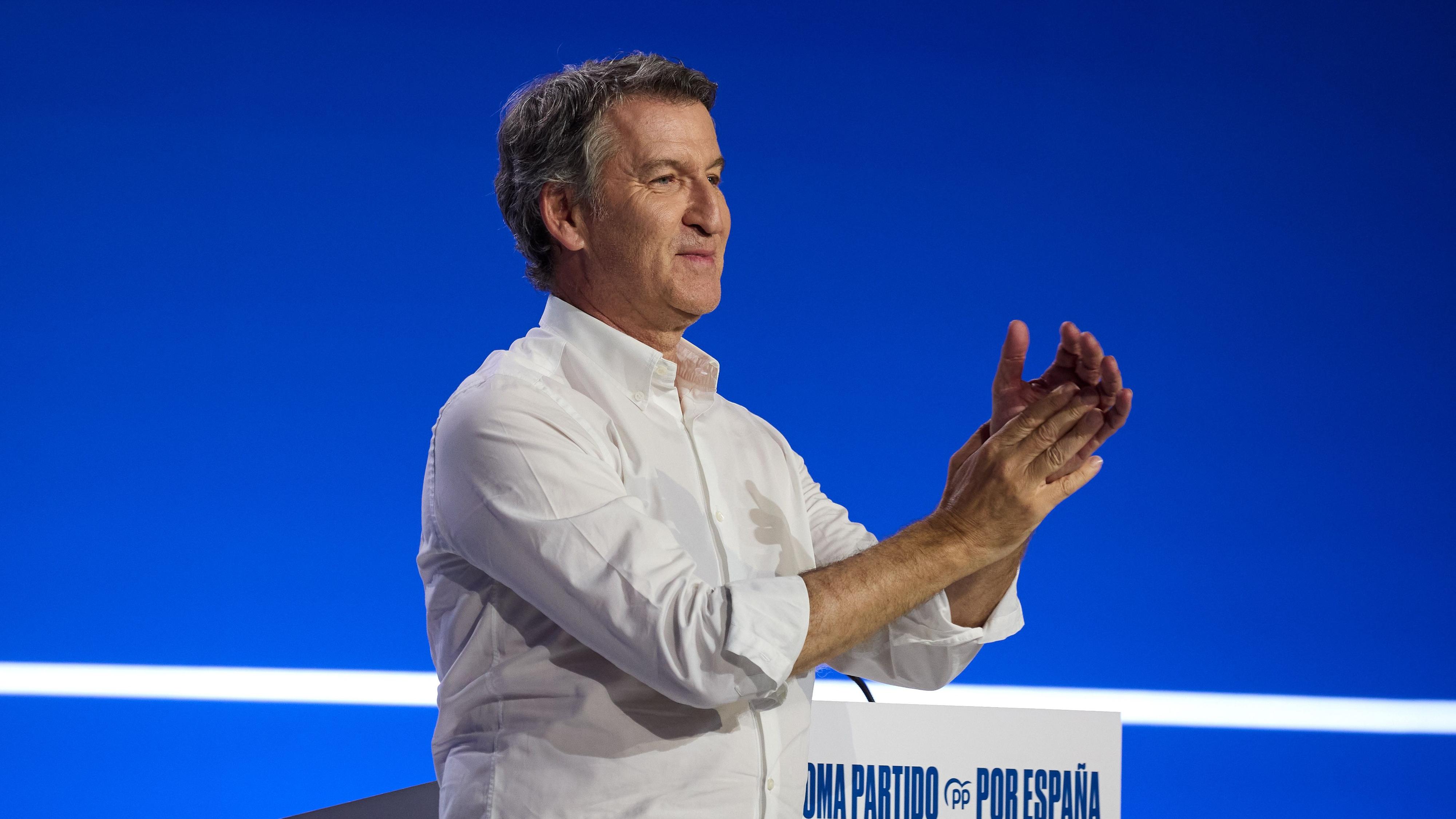 El PP encumbra de nuevo a Feijóo para plantar cara a Sánchez