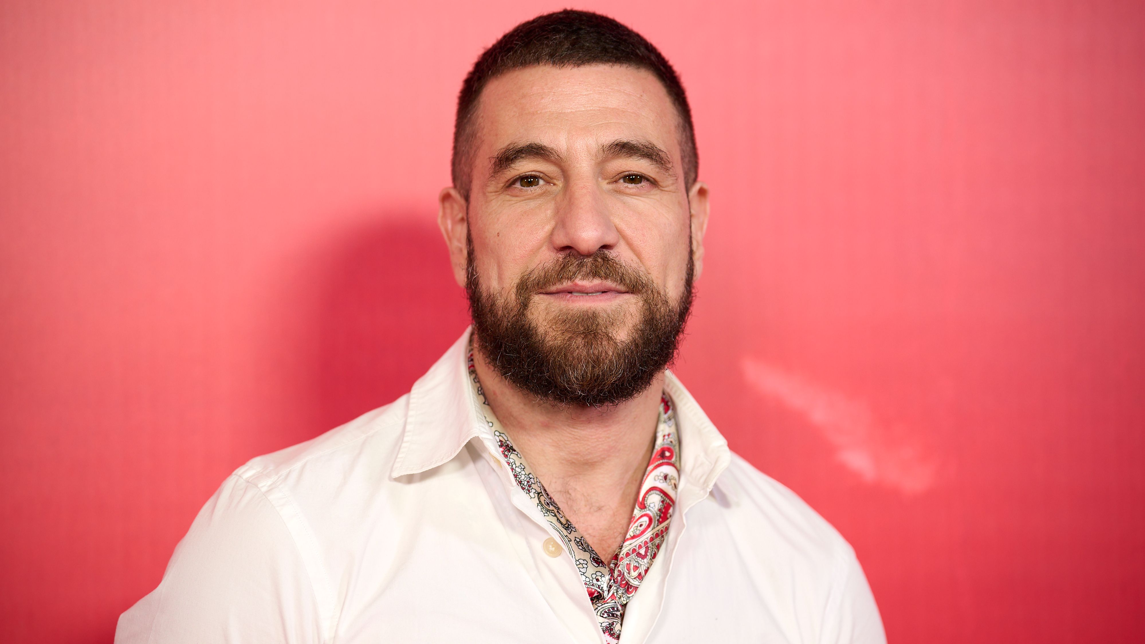 Quién es Raúl Tejón, el actor invitado hoy al 'Late Xou'