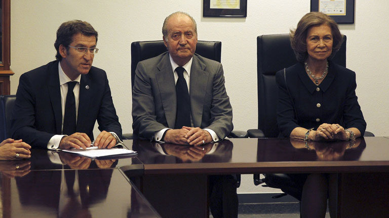 Autoridades que vistitan a las víctimas en Santiago | RTVE.es