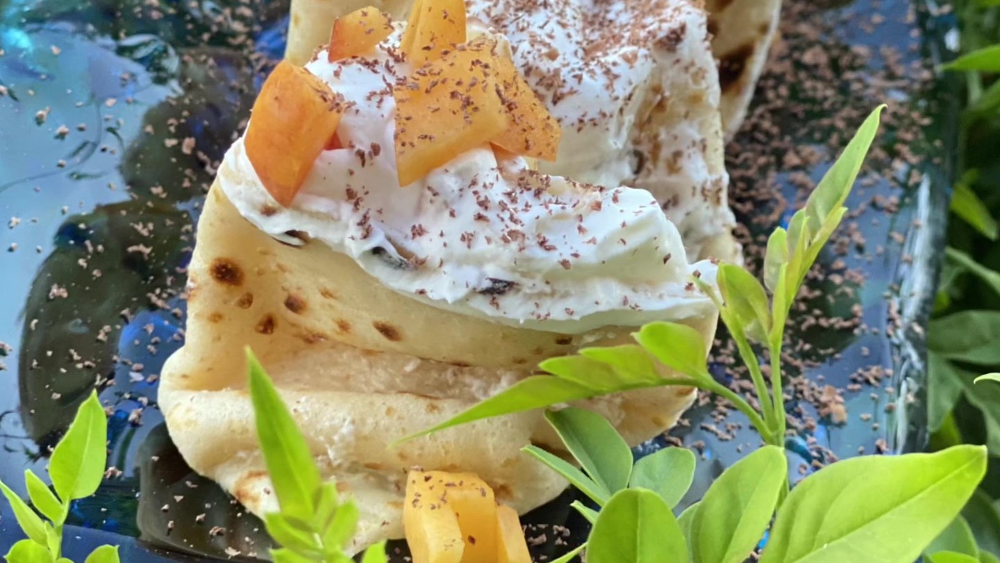 Cocina la receta de crepes de melocotón l RTVE.es