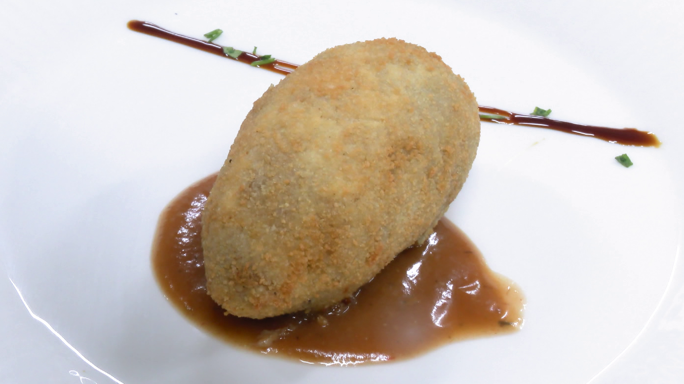 Receta de croquetas de rabo de toro y un toque de chocolate