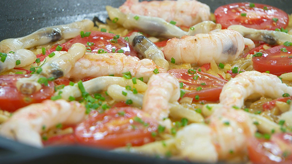 Receta de paella de pasta con cigalas