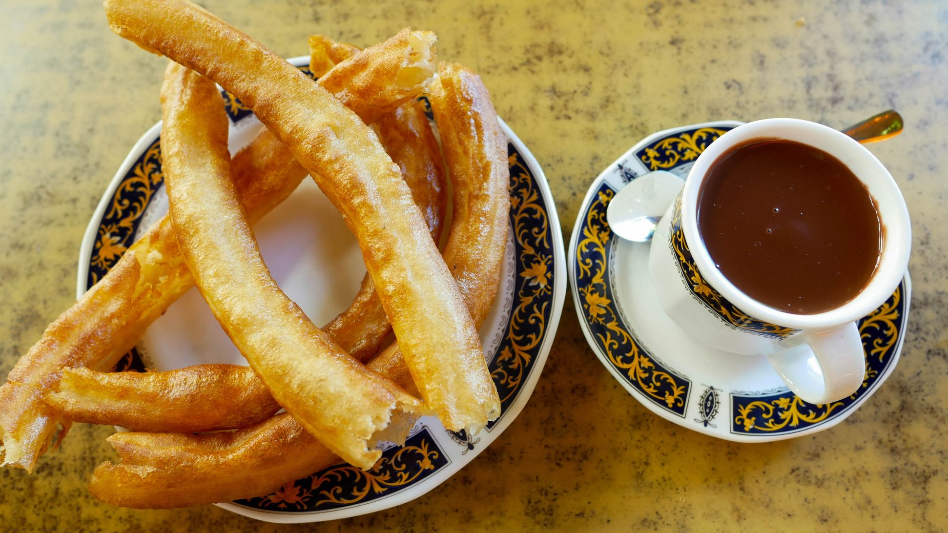 Receta de porras caseras con 5 ingredientes: ¡listas en minutos!