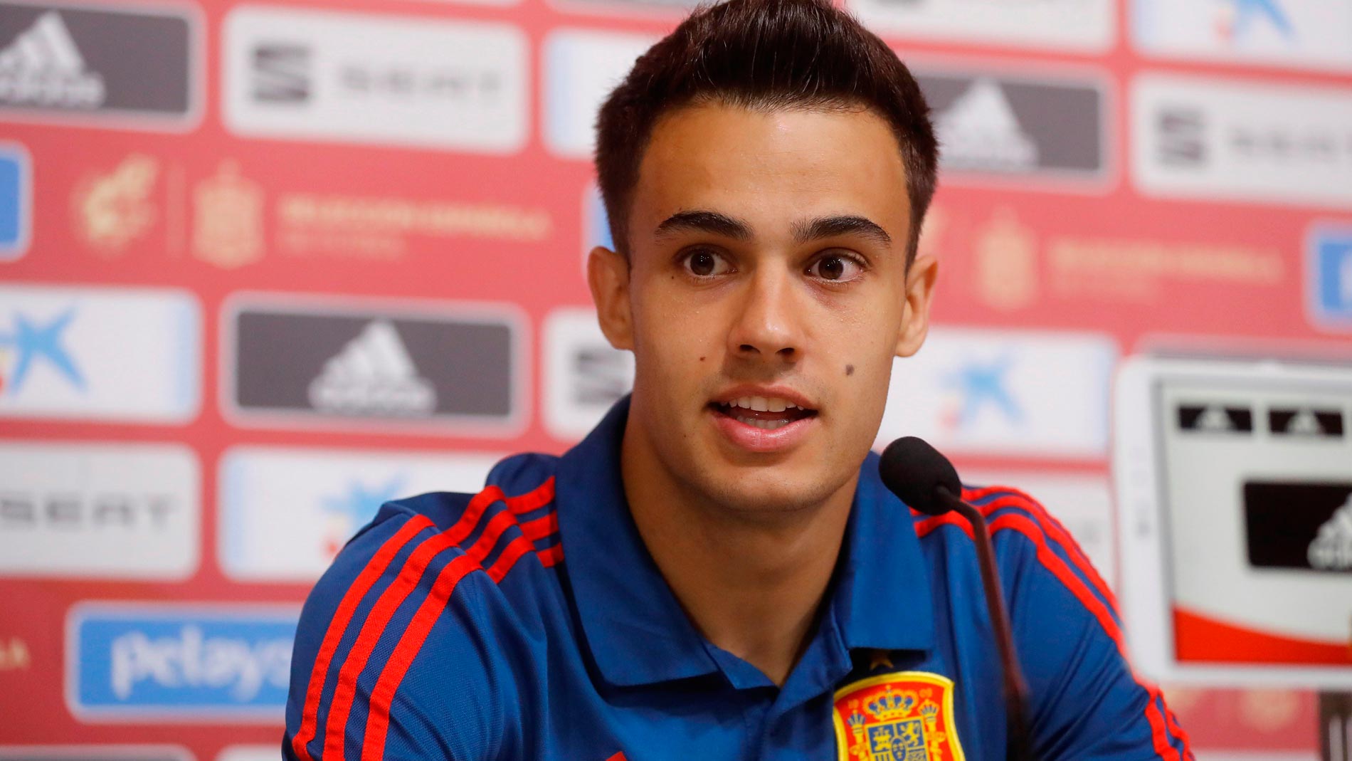Selección española - Reguilón: "Hay mucho nivel en mi puesto, pero esto ...