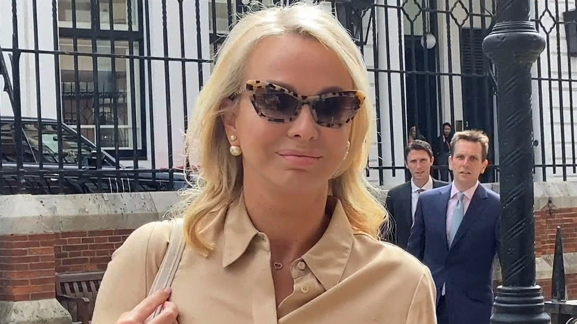 El rey Juan Carlos I demanda a Corinna Larsen en Suiza