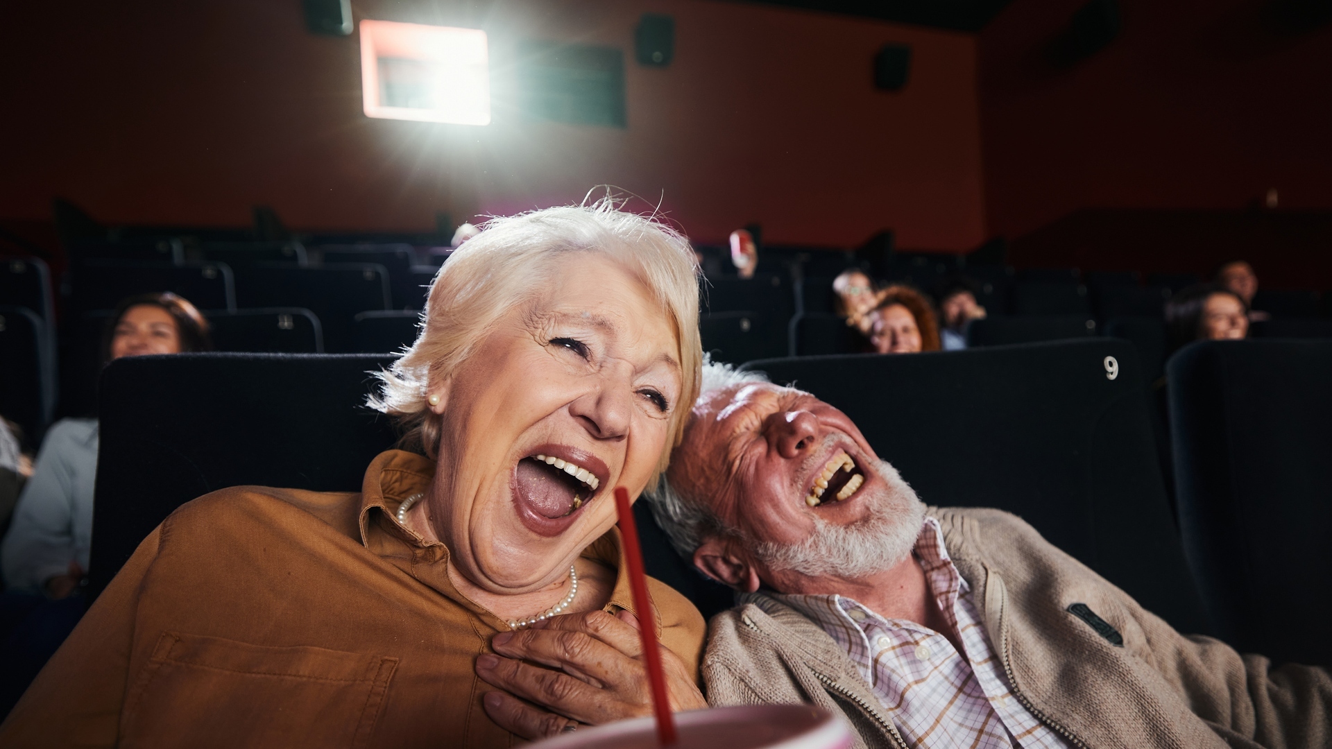 Beneficios de reírse y por qué no podemos hacernos cosquillas