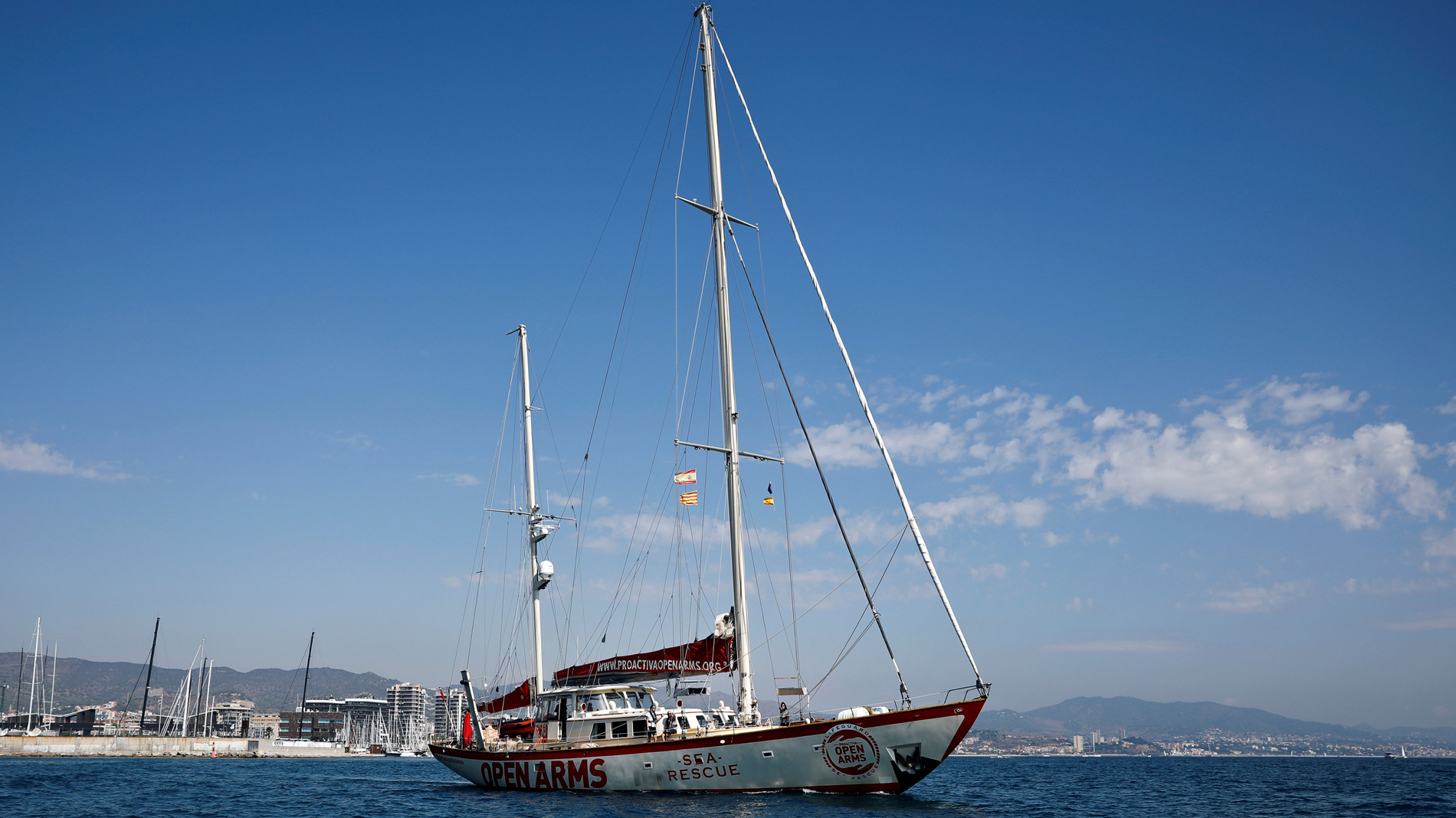 A bordo del Astral (II) | El Astral parte del puerto Badalona | RTVE