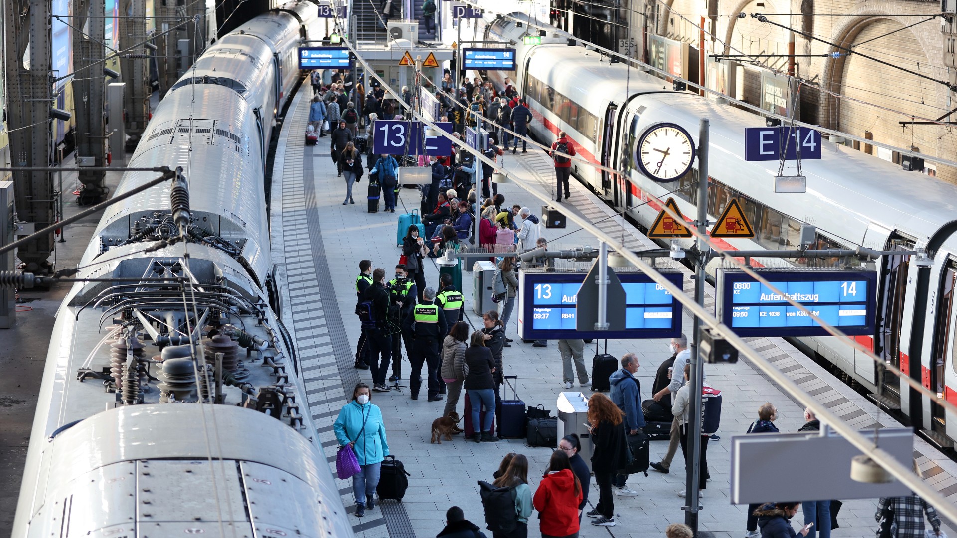 Un Sabotaje Contra La Red Ferroviaria En Alemania Paraliza