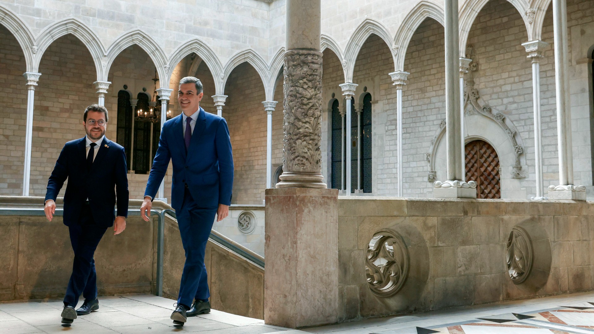 Sánchez y Aragonès pactan convocar la mesa de dialogo en el inicio de 2024