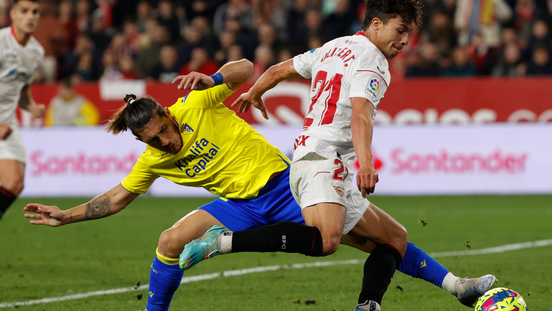 Liga | El Sevilla logra una sufrida victoria ante el Cádiz