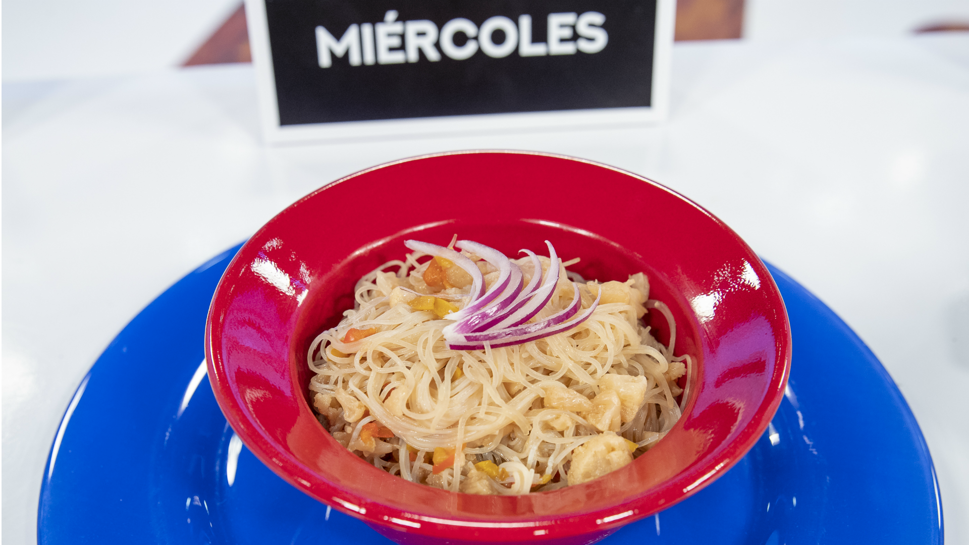 Receta de sopa de miso y verduras con fideos de arroz | RTVE