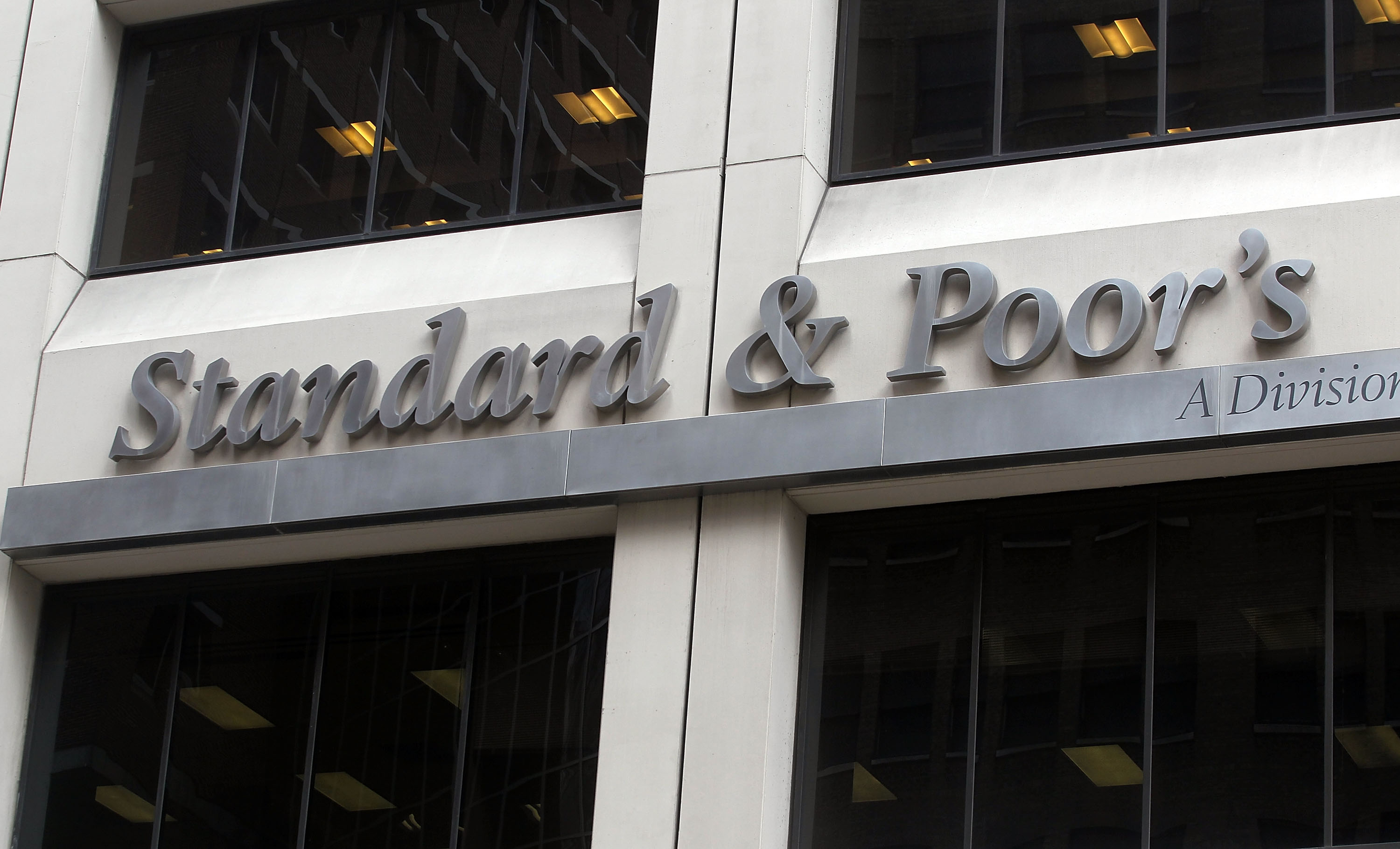 Standard and Poor's mejora su perspectiva para España l RTVE.es