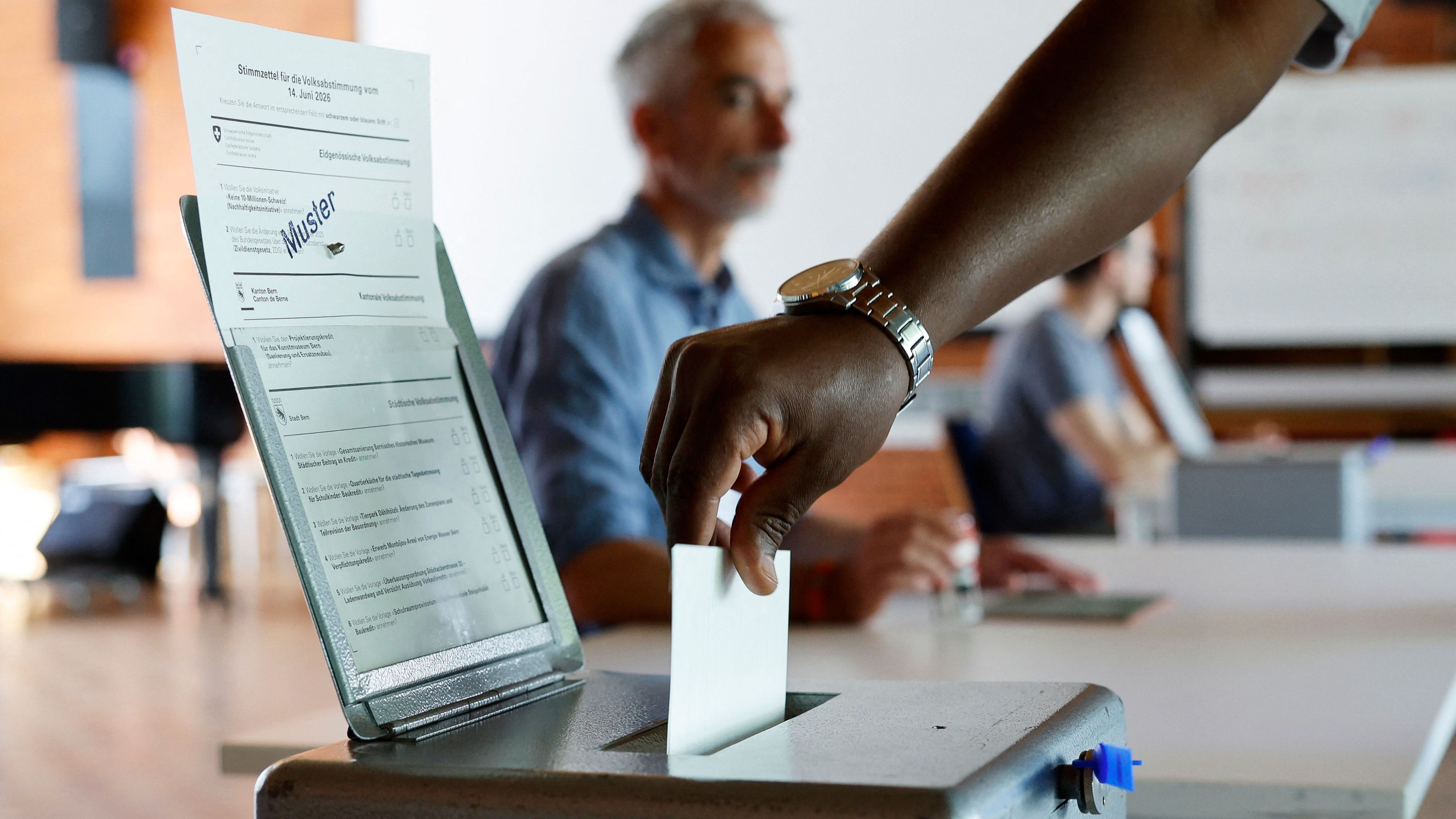 Suiza vota si limita su población a 10 millones para 2050