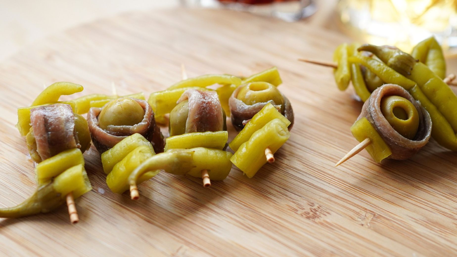 De dónde viene el nombre de ‘Gilda’, el pintxo más famoso de Donosti