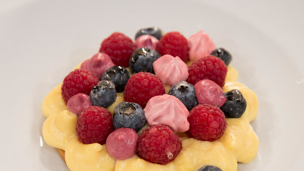 Tartaleta de Crema Pastelera y mouse de frutos rojos | RTVE.es