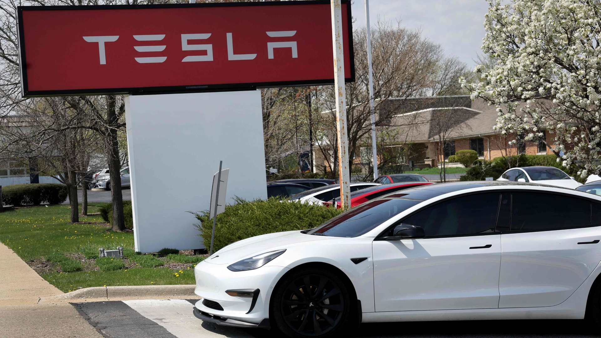 Tesla gana el primer juicio relacionado con un accidente de coche por ...