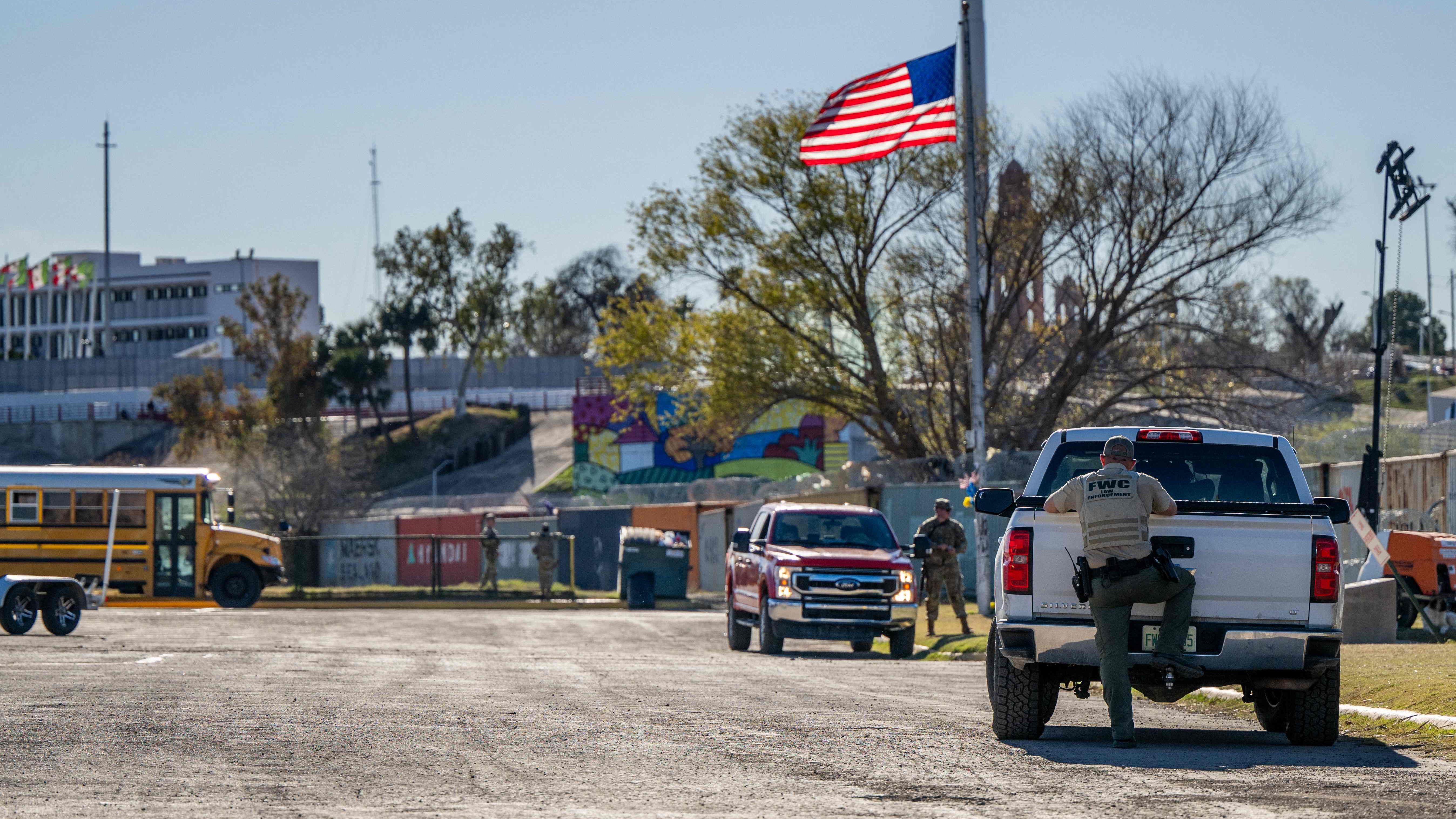 Texas impide el acceso a la frontera sur y erige nuevas barreras