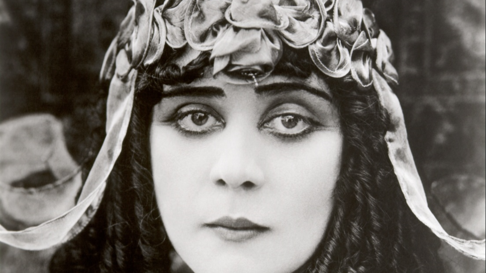 Theda Bara La Primera Femme Fatale Del Cine Mudo