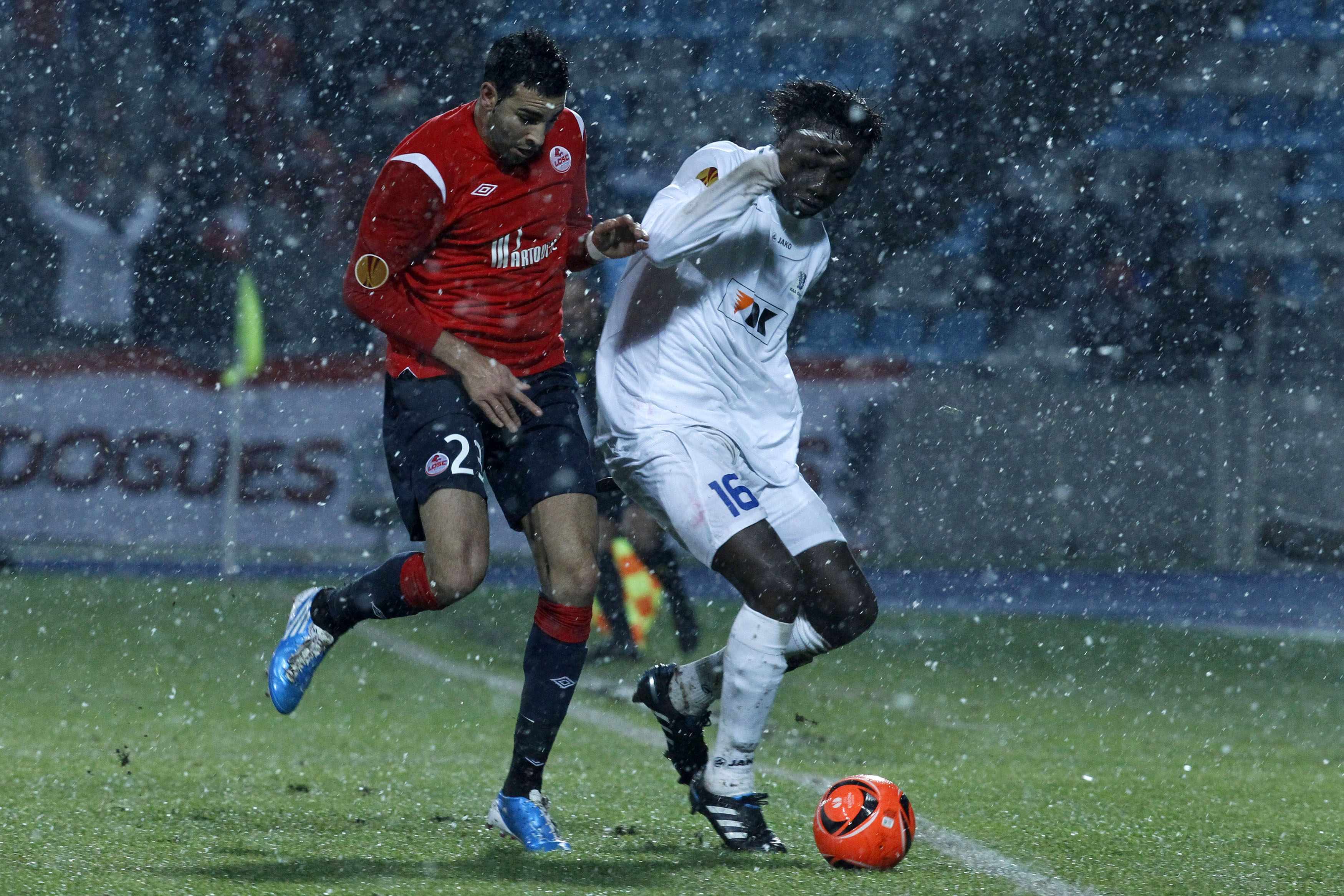 El Valencia ficha al central francés del Lille Adil Rami