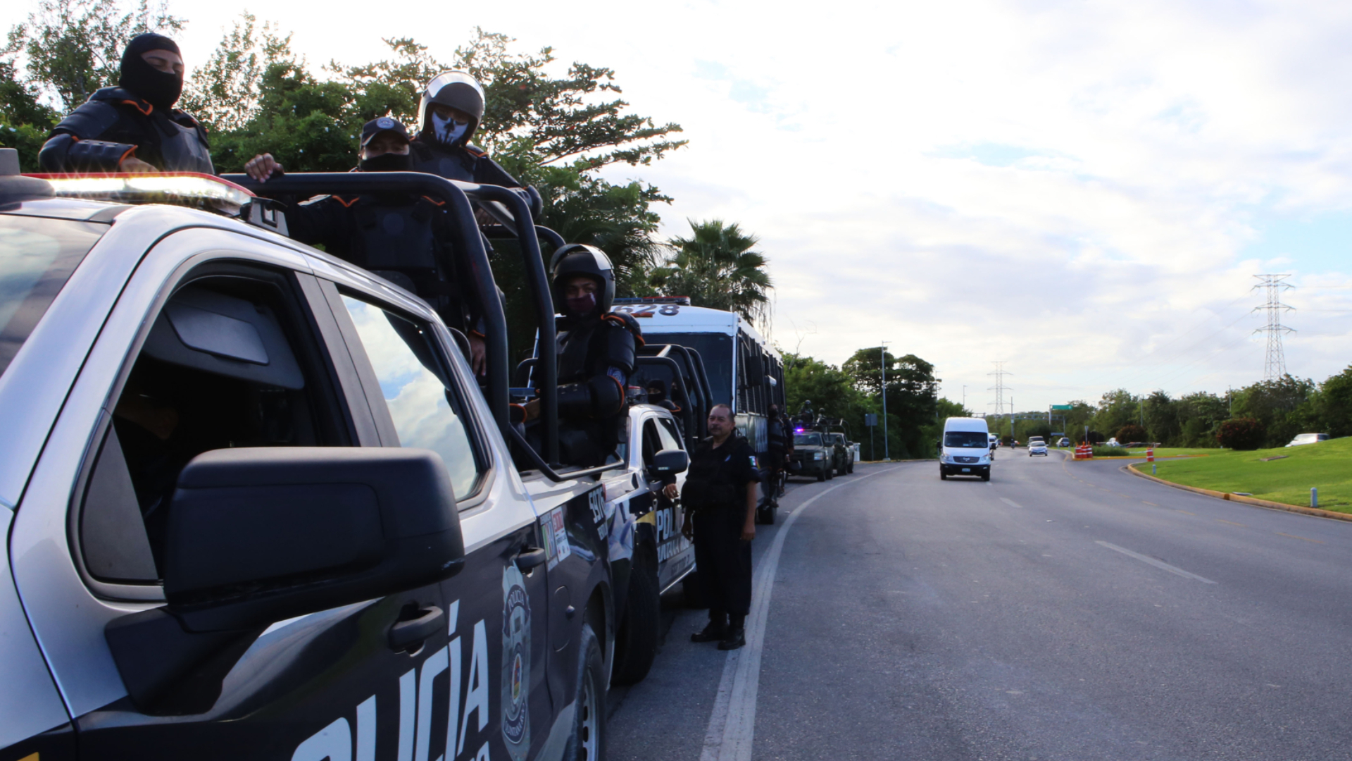 Varios sicarios matan a un periodista y a un policía en la frontera ...