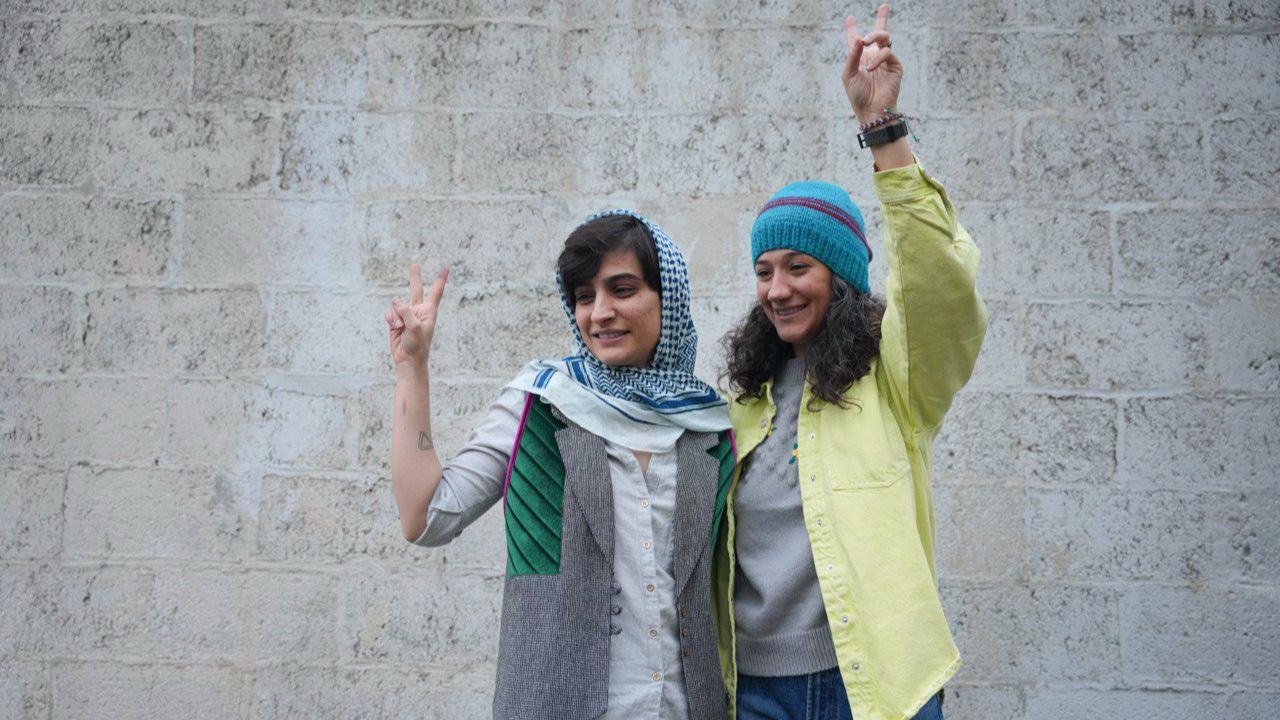 Irán: Denuncian por no usar velo a las periodistas que informaron de ...