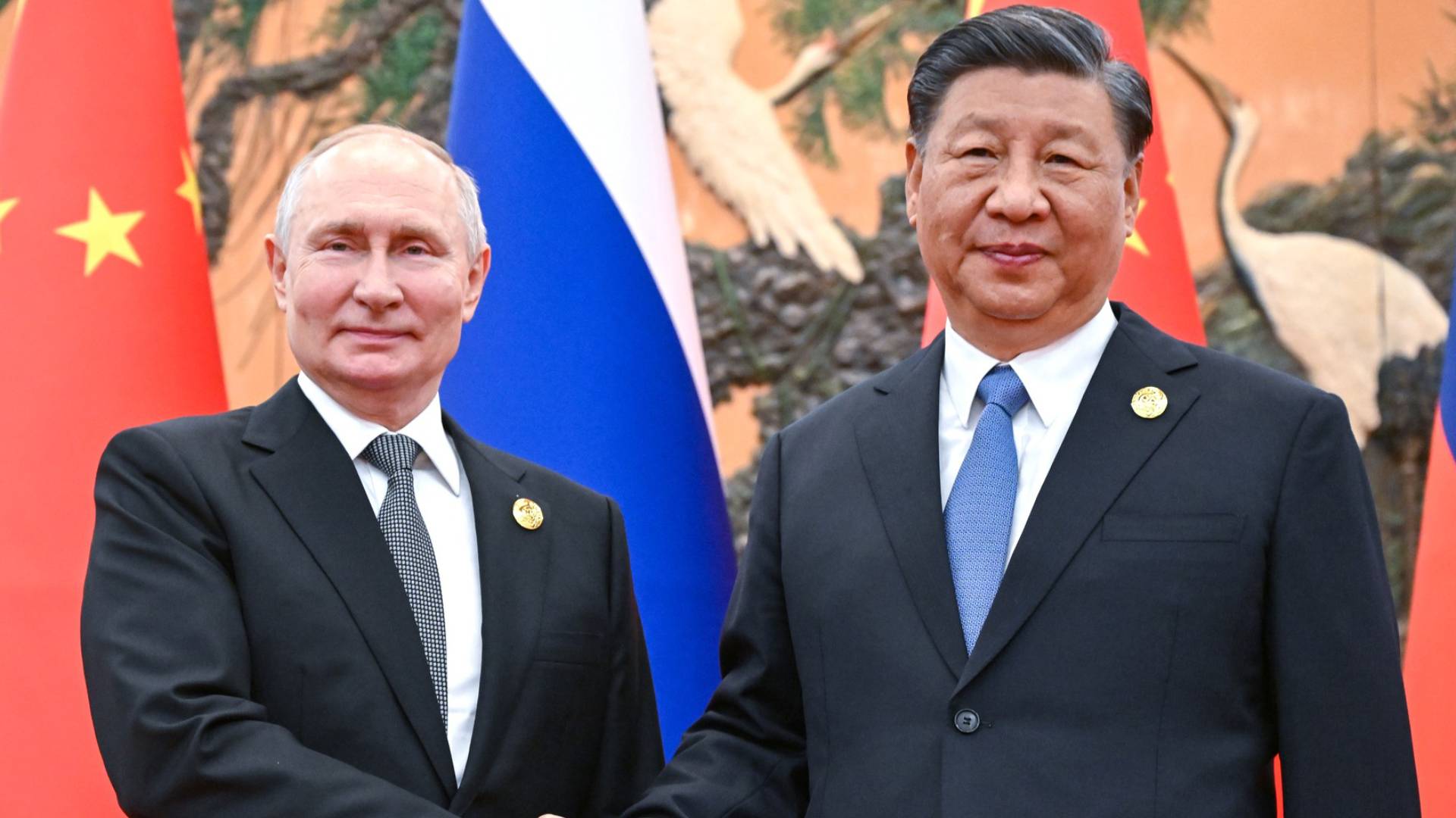 Xi pide a Putin "salvaguardar la justicia internacional" en su reunión en China en plena ...