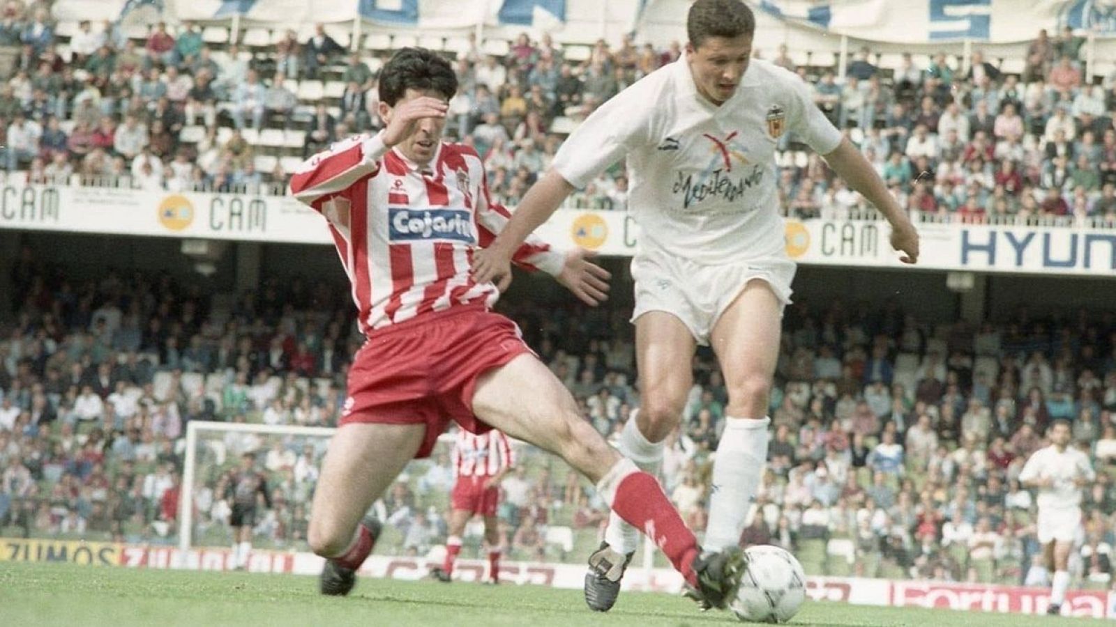 Atlético - Valencia de Liga con Lubo Penev en mente