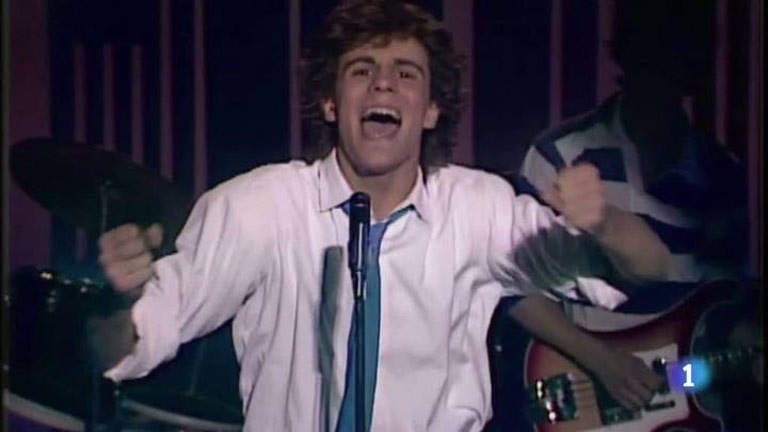 Classify three Spanish singers of 80s